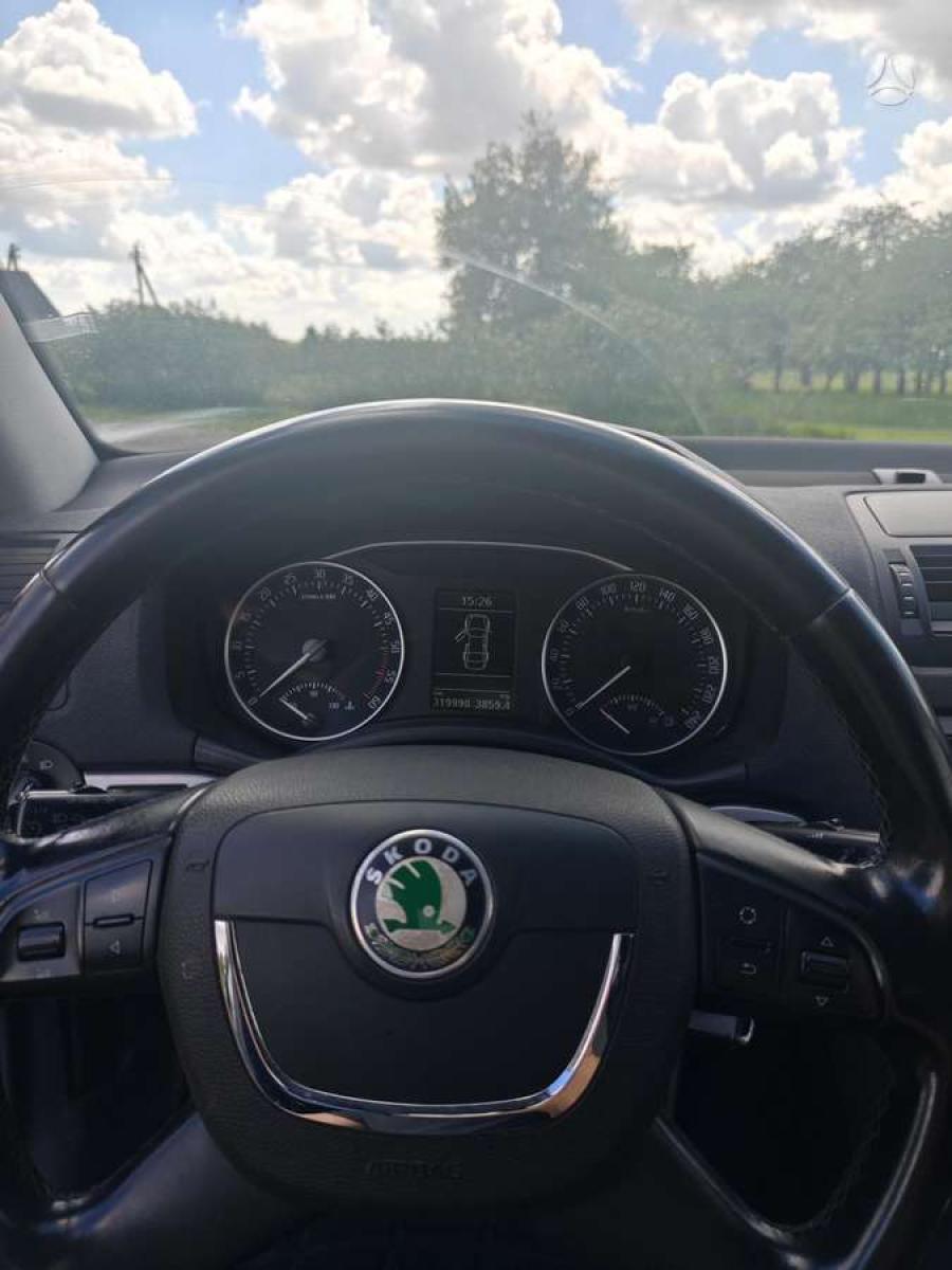 Brown Skoda Octavia 2011 in Raseiniai, with an engine capacity of 1.60 L and mileage of 320 thousand km for 2900 €, photo 9 on AUTOMOTO.COM.LV