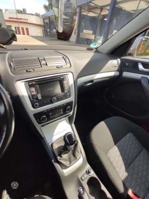 Brūns Skoda Octavia 2011 Viļņa, ar dzinēja tilpumu 1.60 L un nobraukumu 250 tūkst. km par 4000 €, foto 7 vietnē AUTOMOTO.COM.LV