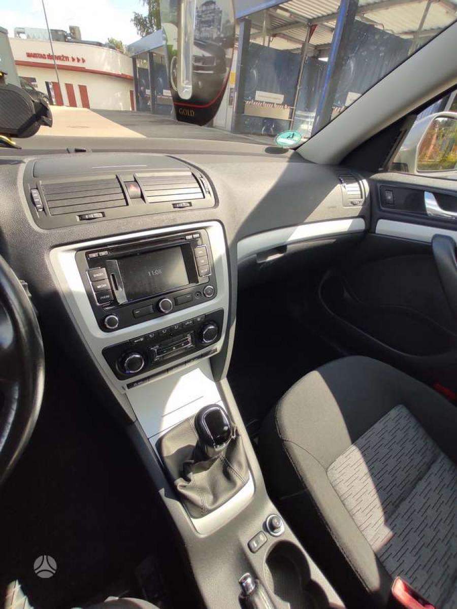 Brūns Skoda Octavia 2011 Viļņa, ar dzinēja tilpumu 1.60 L un nobraukumu 250 tūkst. km par 4000 €, foto 7 vietnē AUTOMOTO.COM.LV
