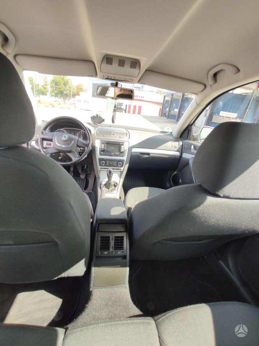 Brūns Skoda Octavia 2011 Viļņa, ar dzinēja tilpumu 1.60 L un nobraukumu 250 tūkst. km par 4000 €, foto 8 vietnē AUTOMOTO.COM.LV