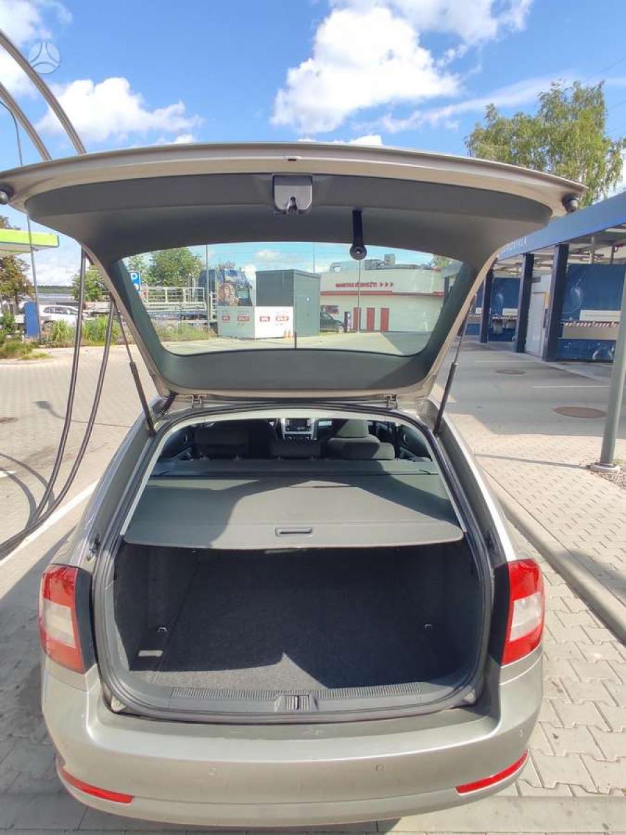 Brūns Skoda Octavia 2011 Viļņa, ar dzinēja tilpumu 1.60 L un nobraukumu 250 tūkst. km par 4000 €, foto 13 vietnē AUTOMOTO.COM.LV
