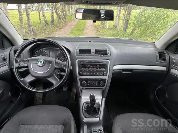 Brown Skoda Octavia 2012 in Riga, with an engine capacity of 2.00 L and mileage of 379 thousand km for 2490 €, photo 4 on AUTOMOTO.COM.LV