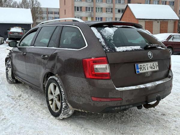 Brown Skoda Octavia 2013 in Rokiskis, with an engine capacity of 1.97 L and mileage of 350 thousand km for 3650 €, photo 4 on AUTOMOTO.COM.LV