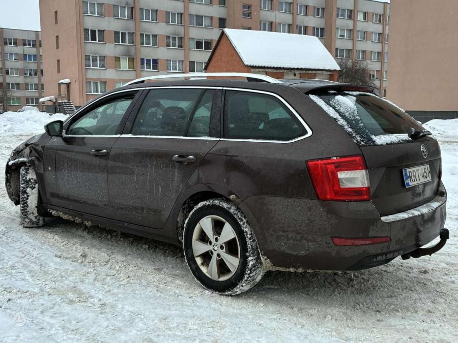 Brown Skoda Octavia 2013 in Rokiskis, with an engine capacity of 1.97 L and mileage of 350 thousand km for 3650 €, photo 5 on AUTOMOTO.COM.LV
