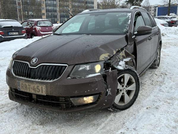 Brown Skoda Octavia 2013 in Rokiskis, with an engine capacity of 1.97 L and mileage of 350 thousand km for 3650 €, photo 6 on AUTOMOTO.COM.LV