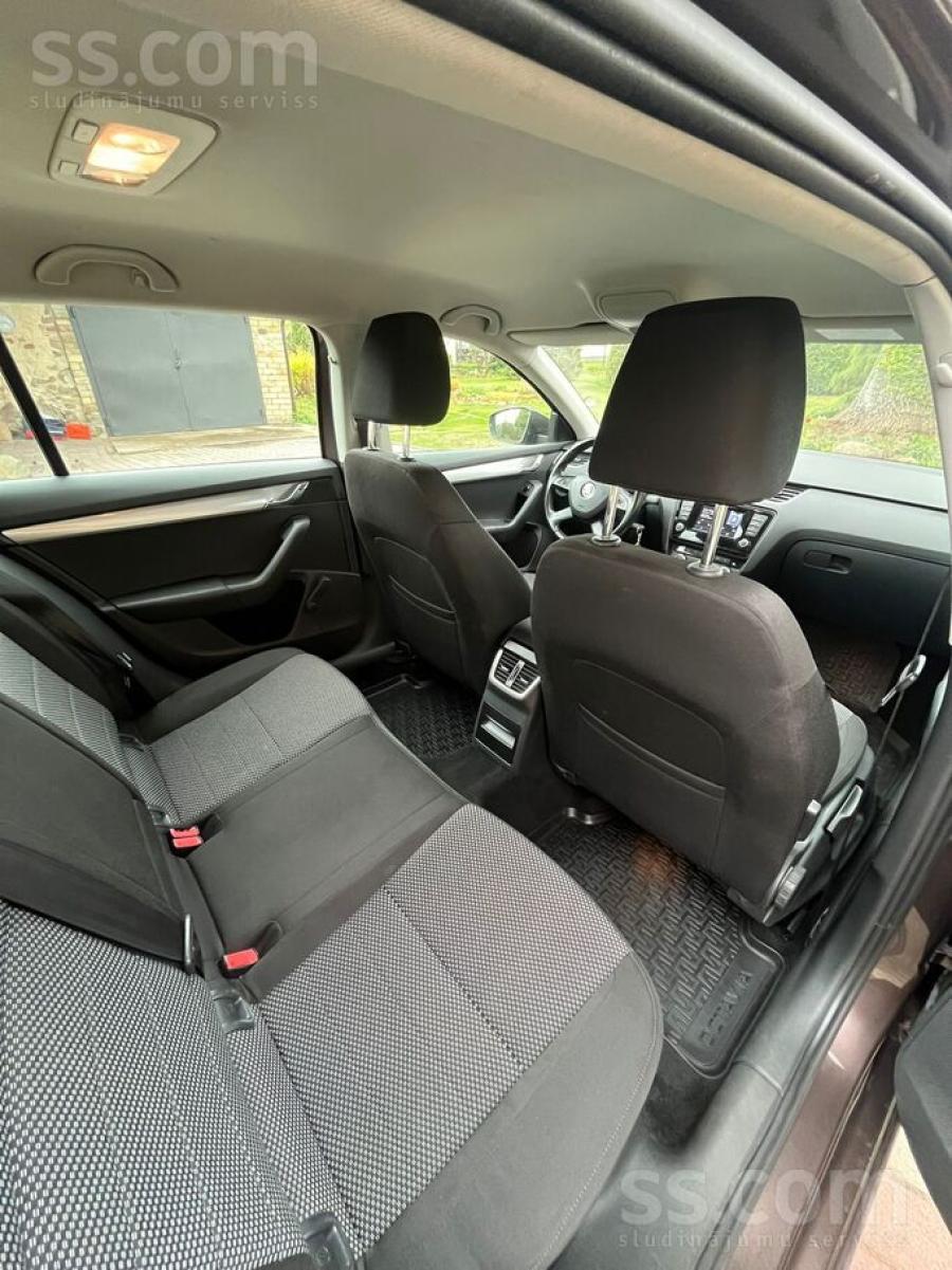 Brown Skoda Octavia 2013 in Riga, with an engine capacity of 1.60 L and mileage of 303 thousand km for 3500 €, photo 9 on AUTOMOTO.COM.LV