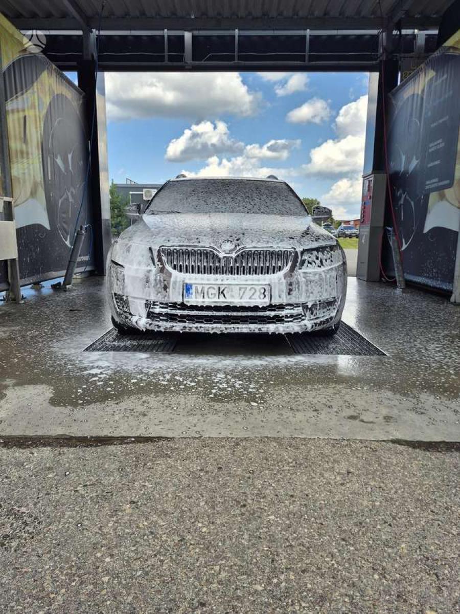 Brown Skoda Octavia 2013 in Kaunas, with an engine capacity of 1.60 L and mileage of 310 thousand km for 6150 €, photo 1 on AUTOMOTO.COM.LV