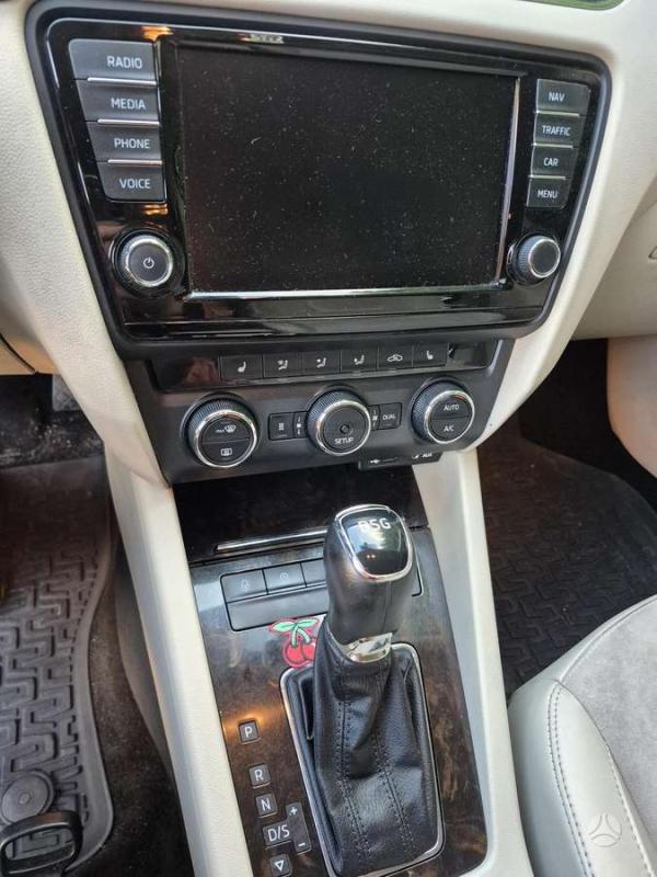 Brown Skoda Octavia 2013 in Kaunas, with an engine capacity of 1.60 L and mileage of 310 thousand km for 6150 €, photo 10 on AUTOMOTO.COM.LV