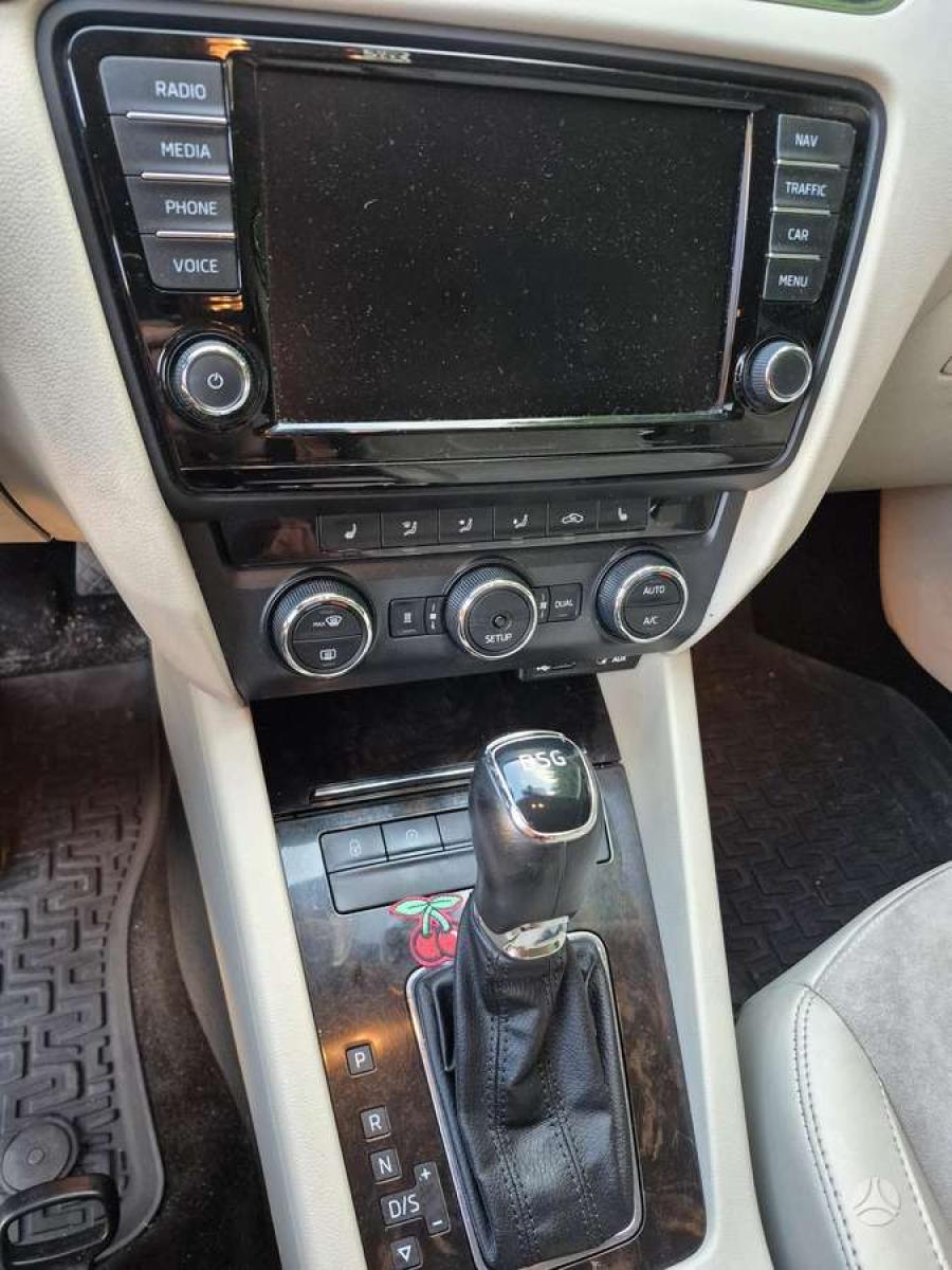 Brown Skoda Octavia 2013 in Kaunas, with an engine capacity of 1.60 L and mileage of 310 thousand km for 6150 €, photo 10 on AUTOMOTO.COM.LV