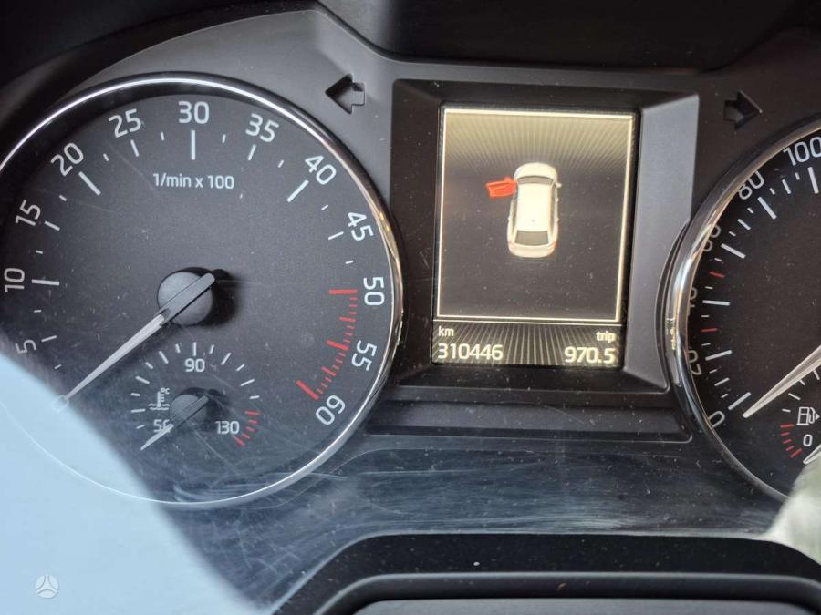 Brown Skoda Octavia 2013 in Kaunas, with an engine capacity of 1.60 L and mileage of 310 thousand km for 6150 €, photo 11 on AUTOMOTO.COM.LV