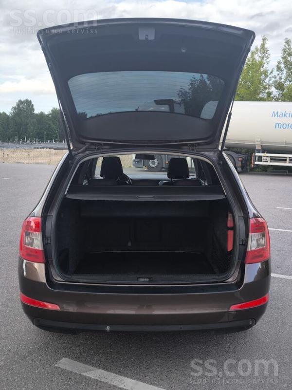 Brown Skoda Octavia 2014 in Riga, with an engine capacity of 1.60 L and mileage of 359 thousand km for 4300 €, photo 5 on AUTOMOTO.COM.LV