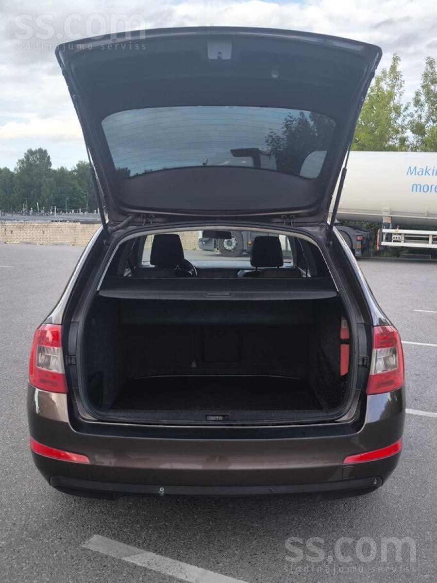 Brown Skoda Octavia 2014 in Riga, with an engine capacity of 1.60 L and mileage of 359 thousand km for 4300 €, photo 6 on AUTOMOTO.COM.LV