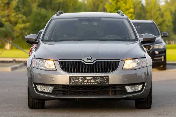 Brown Skoda Octavia 2014 in Jelgava, with an engine capacity of 1.60 L and mileage of 222 thousand km for 6500 €, photo 3 on AUTOMOTO.COM.LV