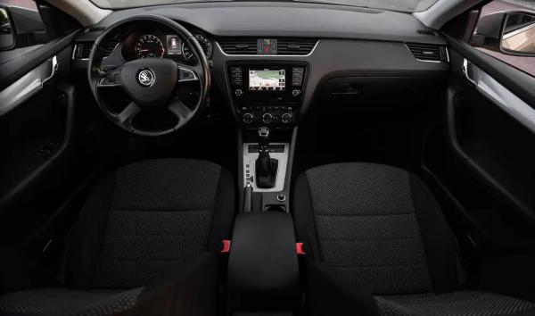 Brown Skoda Octavia 2014 in Jelgava, with an engine capacity of 1.60 L and mileage of 222 thousand km for 6500 €, photo 10 on AUTOMOTO.COM.LV