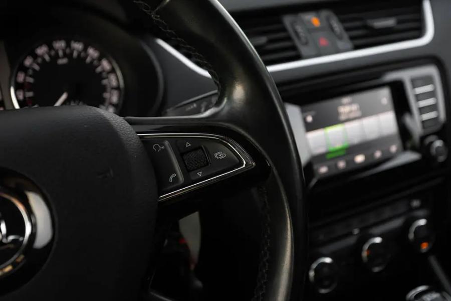 Brūns Skoda Octavia 2014 Jelgava, ar dzinēja tilpumu 1.60 L un nobraukumu 222 tūkst. km par 6500 €, foto 24 vietnē AUTOMOTO.COM.LV