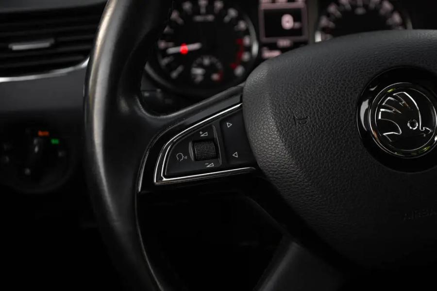Brūns Skoda Octavia 2014 Jelgava, ar dzinēja tilpumu 1.60 L un nobraukumu 222 tūkst. km par 6500 €, foto 25 vietnē AUTOMOTO.COM.LV