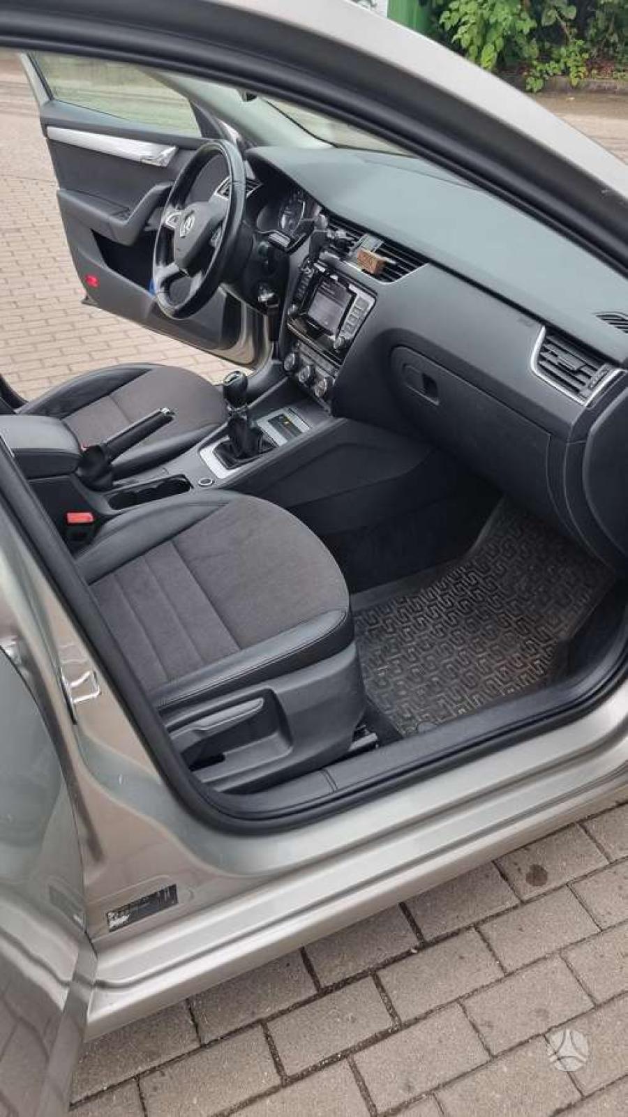 Brown Skoda Octavia 2014 in Kaunas, with an engine capacity of 1.60 L and mileage of 218 thousand km for 6300 €, photo 9 on AUTOMOTO.COM.LV