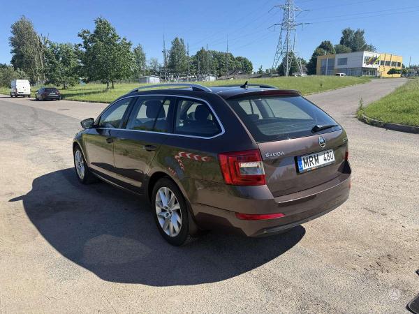 Brown Skoda Octavia 2015 in Vilnius, with an engine capacity of 1.97 L and mileage of 330 thousand km for 6400 €, photo 3 on AUTOMOTO.COM.LV