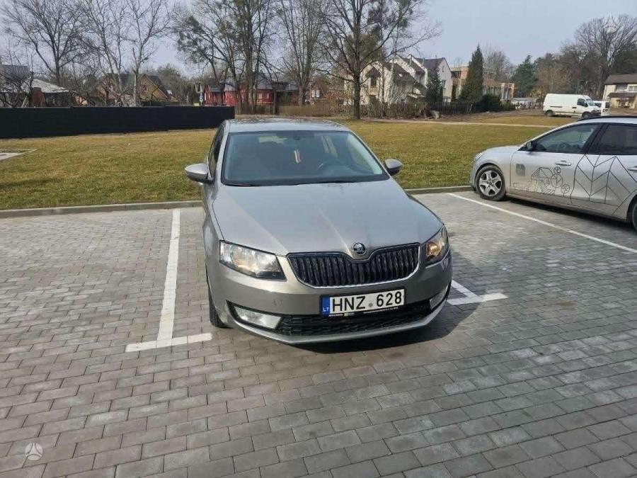 Brown Skoda Octavia 2015 in Vilnius, with an engine capacity of 1.60 L and mileage of 260 thousand km for 4000 €, photo 1 on AUTOMOTO.COM.LV