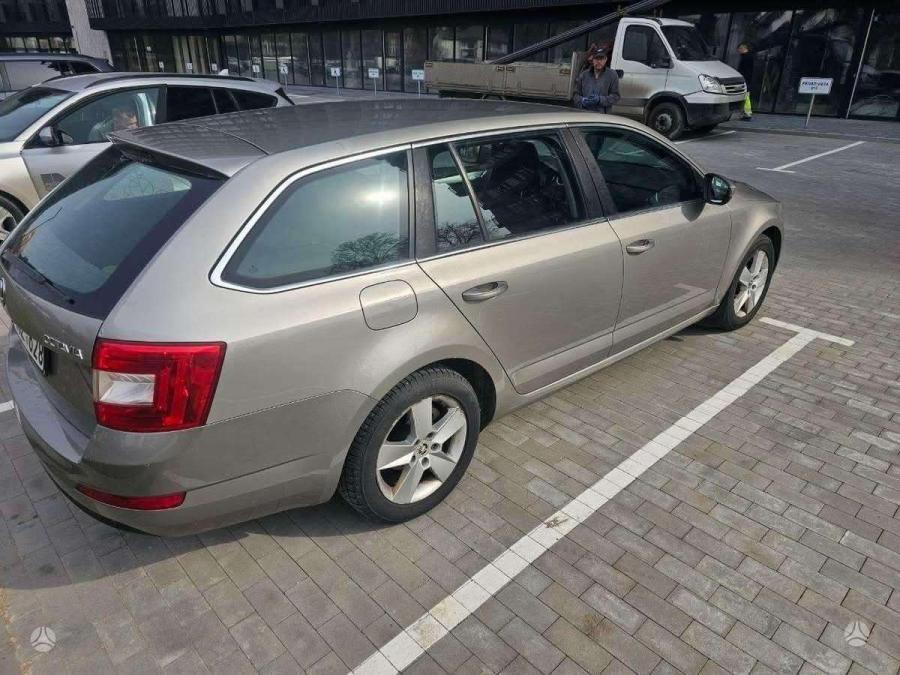 Brown Skoda Octavia 2015 in Vilnius, with an engine capacity of 1.60 L and mileage of 260 thousand km for 4000 €, photo 4 on AUTOMOTO.COM.LV