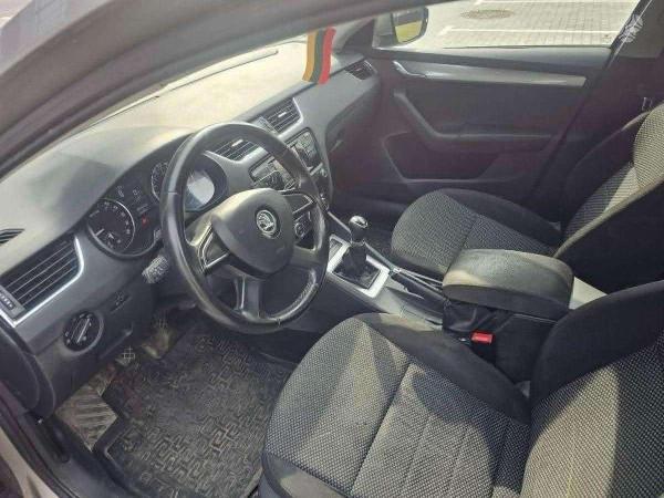 Brown Skoda Octavia 2015 in Vilnius, with an engine capacity of 1.60 L and mileage of 260 thousand km for 4000 €, photo 7 on AUTOMOTO.COM.LV