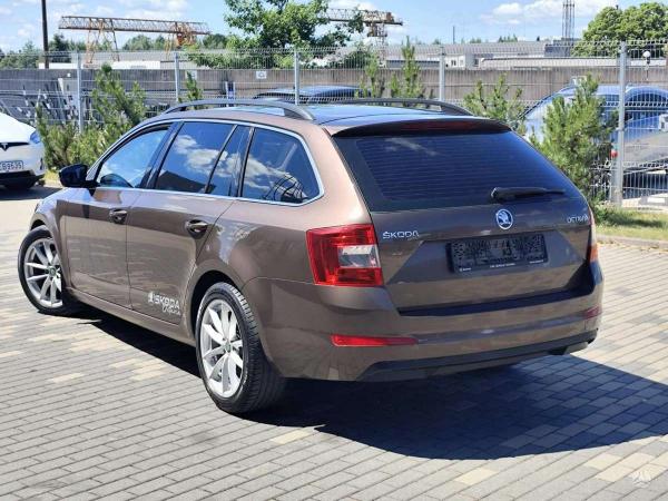 Brown Skoda Octavia 2015 in Siauliai, with an engine capacity of 1.60 L and mileage of 190 thousand km for 5400 €, photo 5 on AUTOMOTO.COM.LV