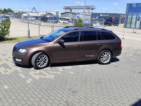 Brown Skoda Octavia 2015 in Siauliai, with an engine capacity of 1.60 L and mileage of 190 thousand km for 5400 €, photo 9 on AUTOMOTO.COM.LV