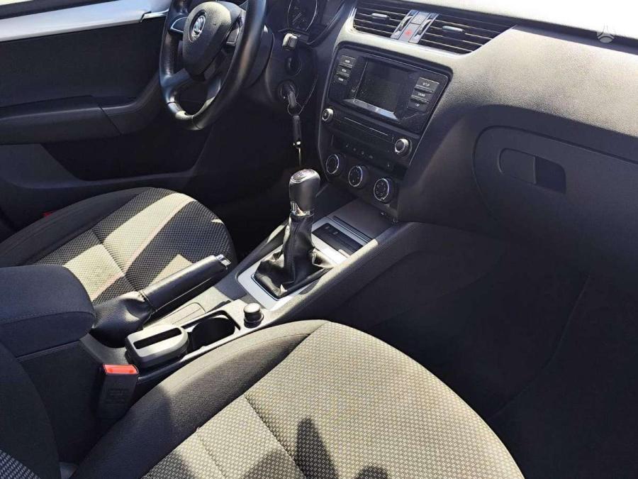 Brūns Skoda Octavia 2015 Šauļi, ar dzinēja tilpumu 1.60 L un nobraukumu 190 tūkst. km par 5400 €, foto 16 vietnē AUTOMOTO.COM.LV
