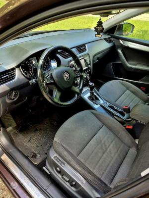 Brūns Skoda Octavia 2015 Viļņa, ar dzinēja tilpumu 1.97 L un nobraukumu 330 tūkst. km par 5500 €, foto 12 vietnē AUTOMOTO.COM.LV