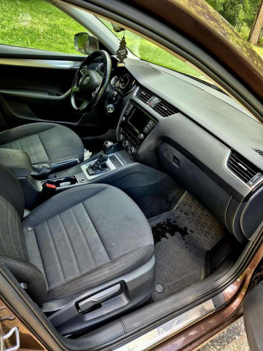 Brūns Skoda Octavia 2015 Viļņa, ar dzinēja tilpumu 1.97 L un nobraukumu 330 tūkst. km par 5500 €, foto 13 vietnē AUTOMOTO.COM.LV