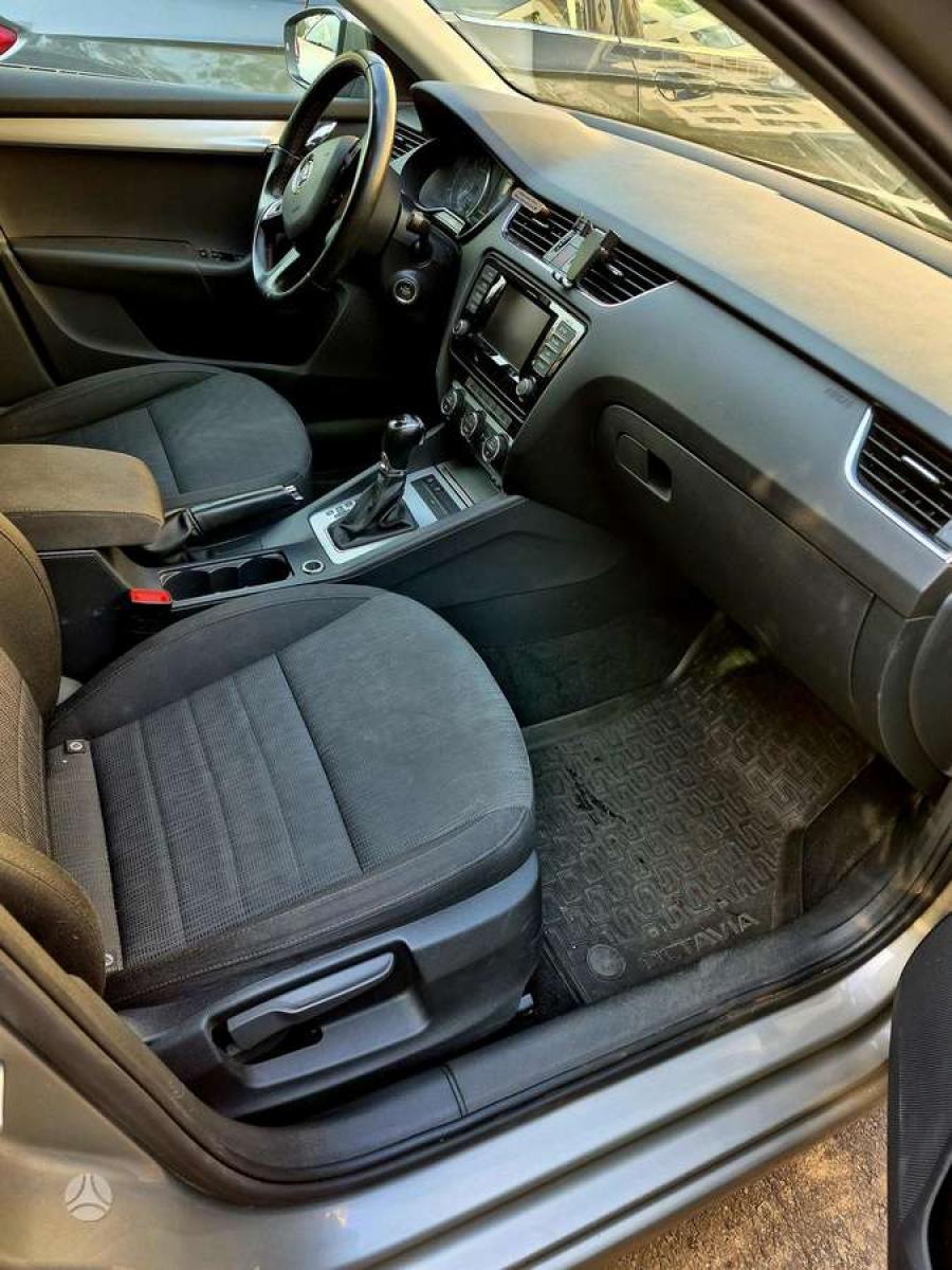 Brown Skoda Octavia 2015 in Vilnius, with an engine capacity of 1.60 L and mileage of 380 thousand km for 6000 €, photo 14 on AUTOMOTO.COM.LV