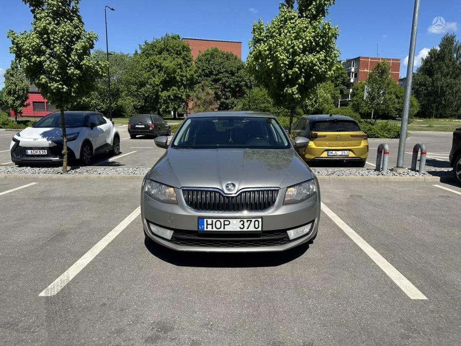 Brown Skoda Octavia 2015 in Vilnius, with an engine capacity of 1.60 L and mileage of 268 thousand km for 5699 €, photo 7 on AUTOMOTO.COM.LV