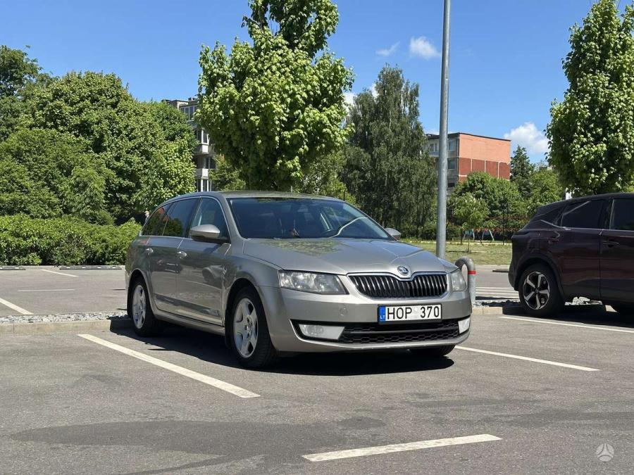 Brown Skoda Octavia 2015 in Vilnius, with an engine capacity of 1.60 L and mileage of 268 thousand km for 5699 €, photo 9 on AUTOMOTO.COM.LV