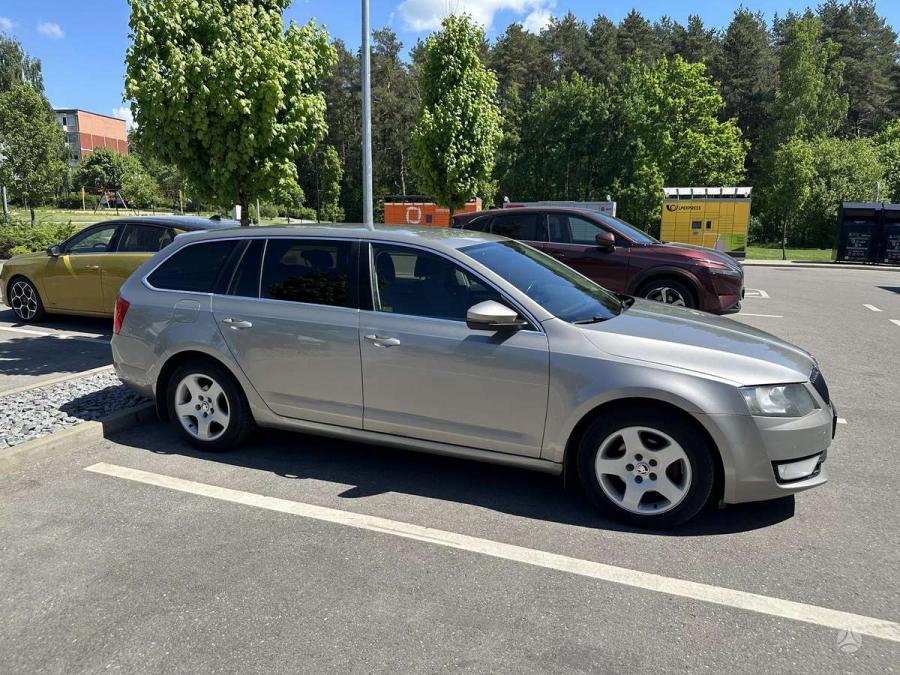 Brown Skoda Octavia 2015 in Vilnius, with an engine capacity of 1.60 L and mileage of 268 thousand km for 5699 €, photo 10 on AUTOMOTO.COM.LV