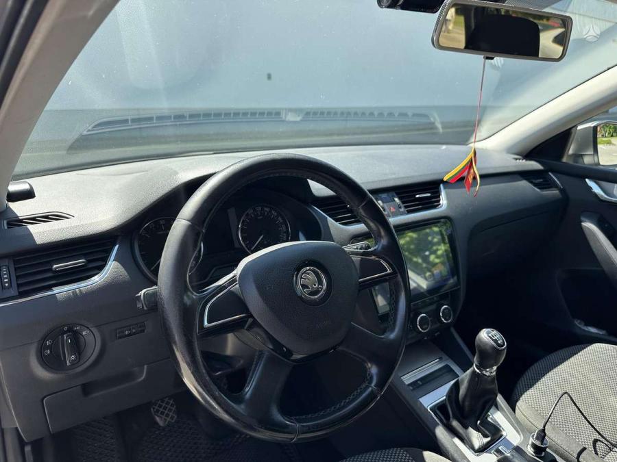 Brown Skoda Octavia 2015 in Vilnius, with an engine capacity of 1.60 L and mileage of 268 thousand km for 5699 €, photo 12 on AUTOMOTO.COM.LV