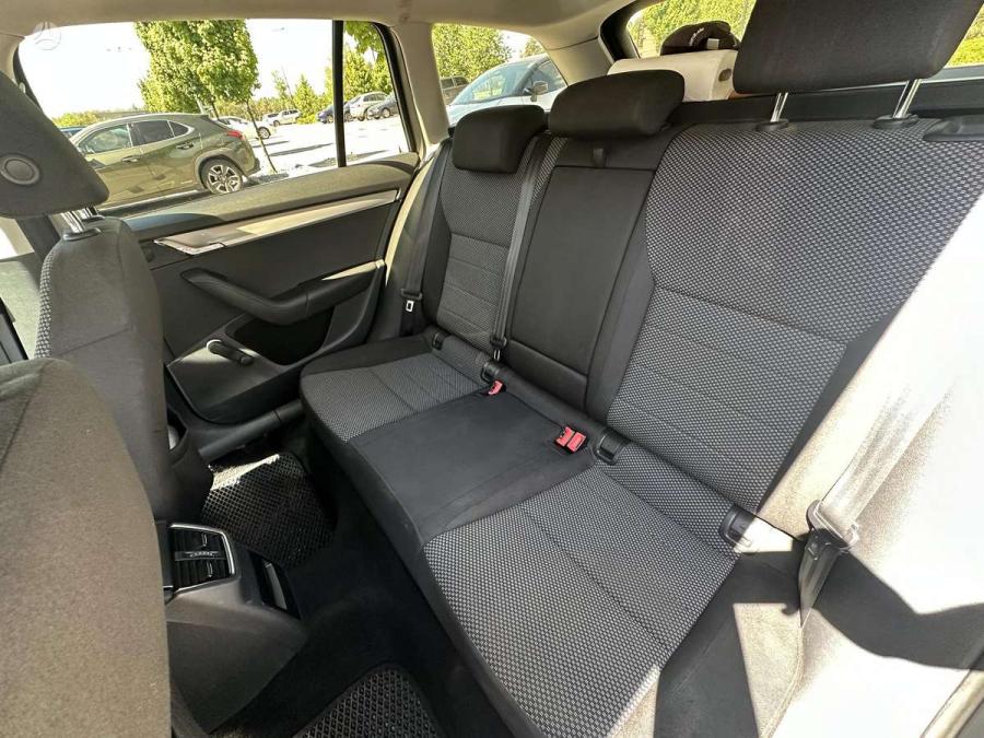 Brown Skoda Octavia 2015 in Vilnius, with an engine capacity of 1.60 L and mileage of 268 thousand km for 5699 €, photo 16 on AUTOMOTO.COM.LV