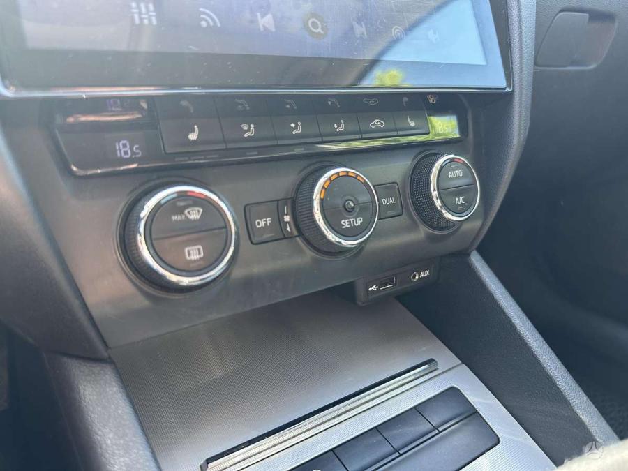 Brown Skoda Octavia 2015 in Vilnius, with an engine capacity of 1.60 L and mileage of 268 thousand km for 5699 €, photo 22 on AUTOMOTO.COM.LV
