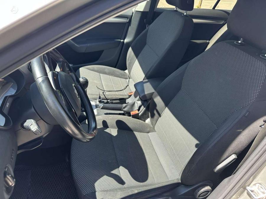 Brown Skoda Octavia 2015 in Vilnius, with an engine capacity of 1.60 L and mileage of 268 thousand km for 5699 €, photo 25 on AUTOMOTO.COM.LV