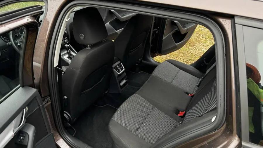 Brūns Skoda Octavia 2016 Rīga, ar dzinēja tilpumu 1.60 L un nobraukumu 191 tūkst. km par 8000 €, foto 12 vietnē AUTOMOTO.COM.LV