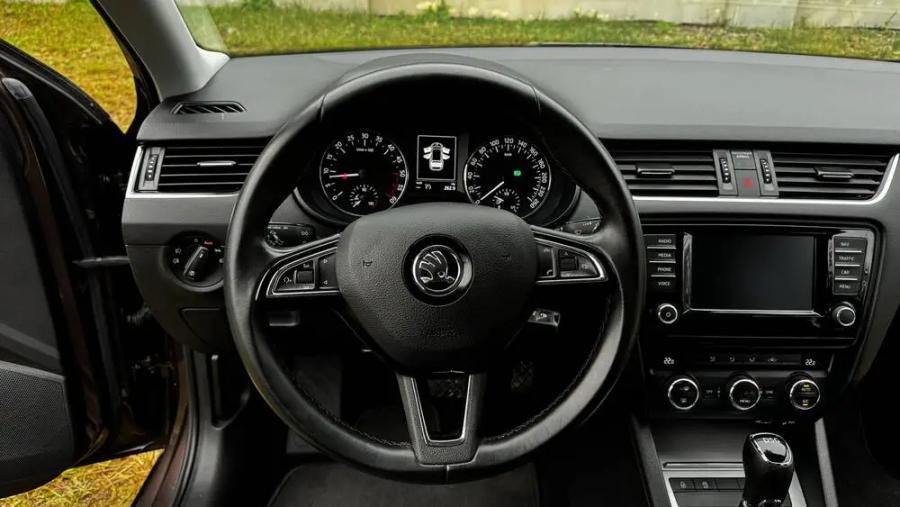 Brūns Skoda Octavia 2016 Rīga, ar dzinēja tilpumu 1.60 L un nobraukumu 191 tūkst. km par 8000 €, foto 14 vietnē AUTOMOTO.COM.LV