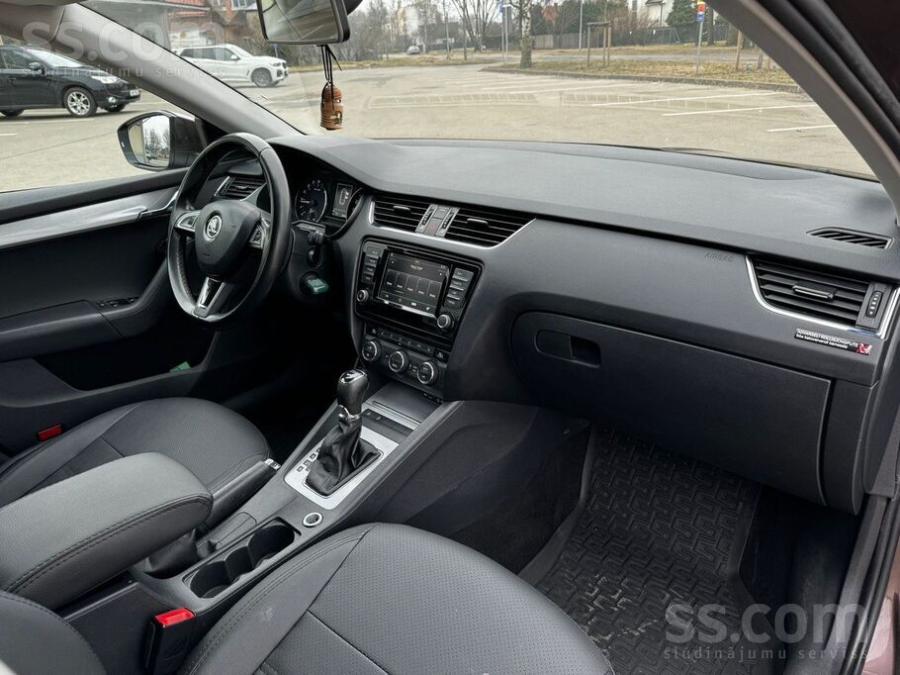 Brown Skoda Octavia 2016 in Riga, with an engine capacity of 1.60 L and mileage of 322 thousand km for 6000 €, photo 6 on AUTOMOTO.COM.LV