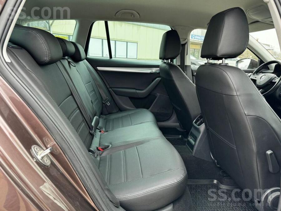 Brown Skoda Octavia 2016 in Riga, with an engine capacity of 1.60 L and mileage of 322 thousand km for 6000 €, photo 8 on AUTOMOTO.COM.LV