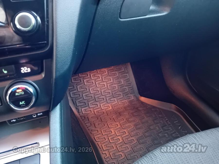 Brown Skoda Octavia 2017 in Tallinn, with an engine capacity of 1.40 L and mileage of 113 thousand km for 9999 €, photo 17 on AUTOMOTO.COM.LV