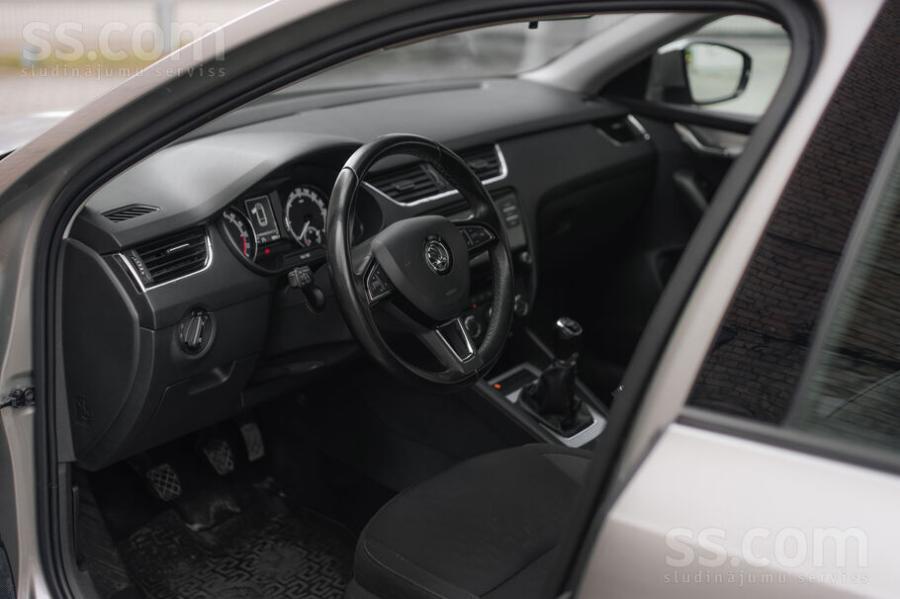 Brūns Skoda Octavia 2017 Rīga, ar dzinēja tilpumu 1.60 L un nobraukumu 266 tūkst. km par 7200 €, foto 10 vietnē AUTOMOTO.COM.LV