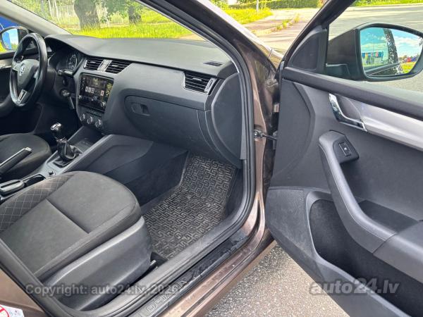 Brown Skoda Octavia 2017 in Paide, with an engine capacity of 1.00 L and mileage of 166 thousand km for 7390 €, photo 9 on AUTOMOTO.COM.LV