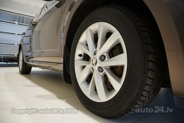 Brown Skoda Octavia 2018 in Tallinn, with an engine capacity of 1.00 L and mileage of 229 thousand km for 9900 €, photo 5 on AUTOMOTO.COM.LV