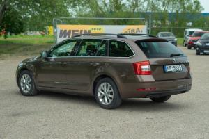 Brown Skoda Octavia 2019 in Riga, with an engine capacity of 1.60 L and mileage of 157 thousand km for 10850 €, photo 3 on AUTOMOTO.COM.LV