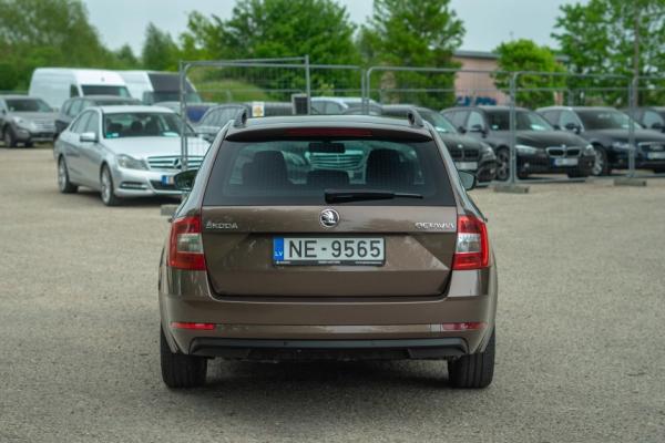 Brown Skoda Octavia 2019 in Riga, with an engine capacity of 1.60 L and mileage of 157 thousand km for 10850 €, photo 3 on AUTOMOTO.COM.LV