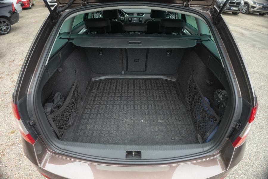 Brown Skoda Octavia 2019 in Riga, with an engine capacity of 1.60 L and mileage of 157 thousand km for 10850 €, photo 11 on AUTOMOTO.COM.LV