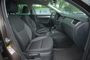 Brown Skoda Octavia 2019 in Riga, with an engine capacity of 1.60 L and mileage of 157 thousand km for 10850 €, photo 13 on AUTOMOTO.COM.LV